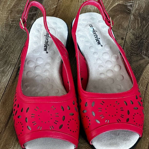 comfortview | Shoes | Comfortview Red Sandals With Decorative Cutouts ...